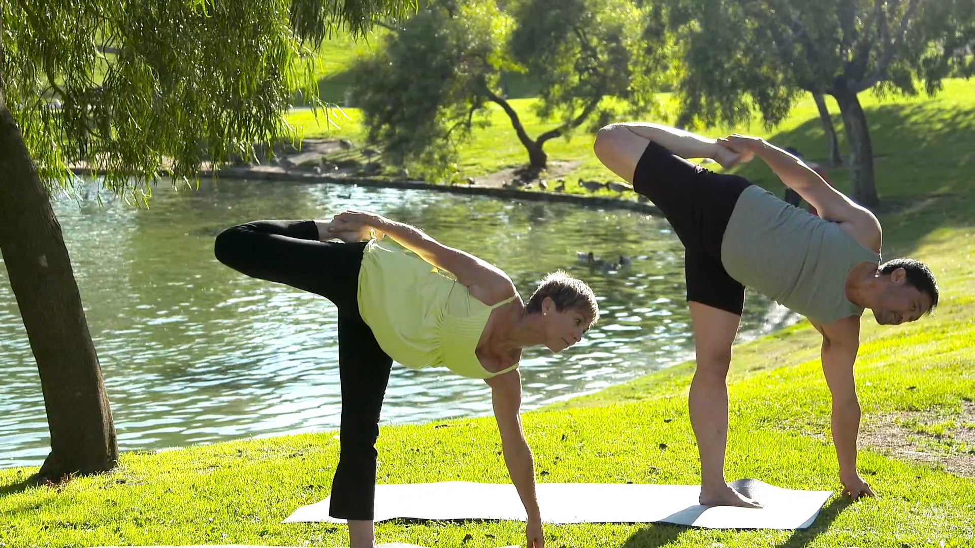 Kick-Start Your Week with Meditation & Yoga – Glo | Blog